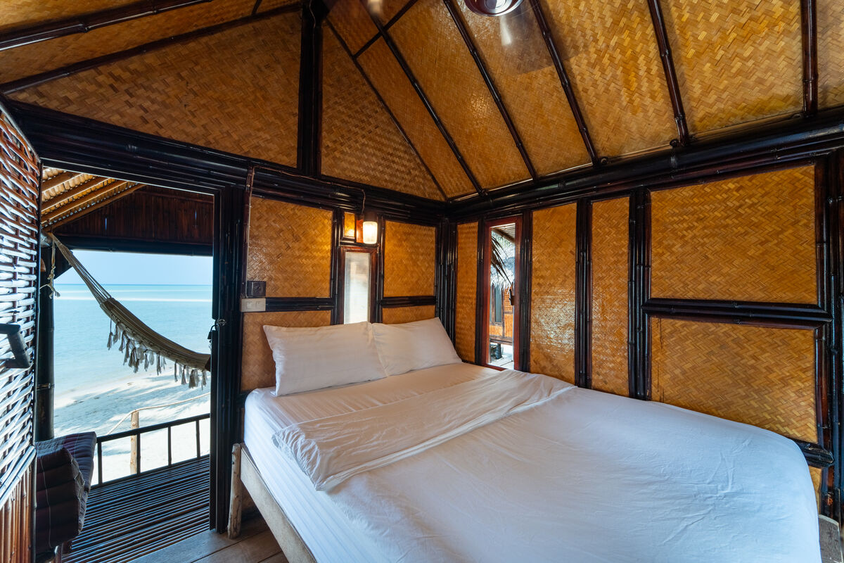 Castaway Beach Bungalows - Beachfront Accommodation on Koh Phangan