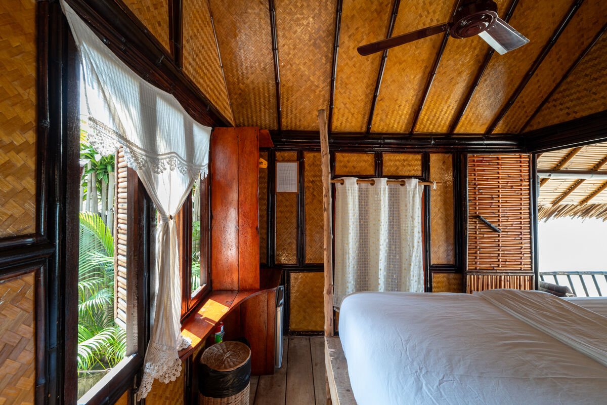Castaway Beach Bungalows - Beachfront Accommodation on Koh Phangan