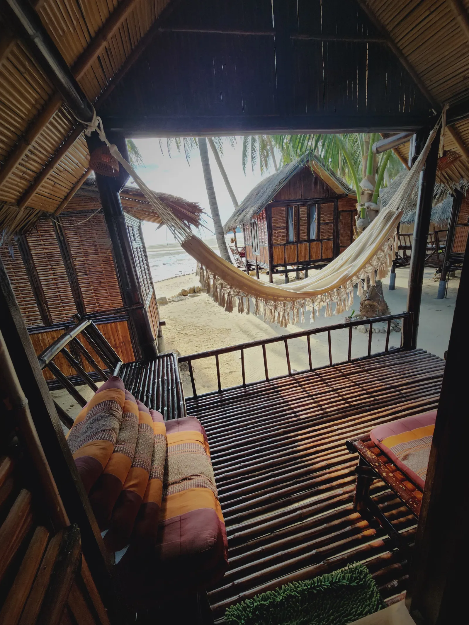 Castaway Beach Bungalows - Beachfront Accommodation on Koh Phangan