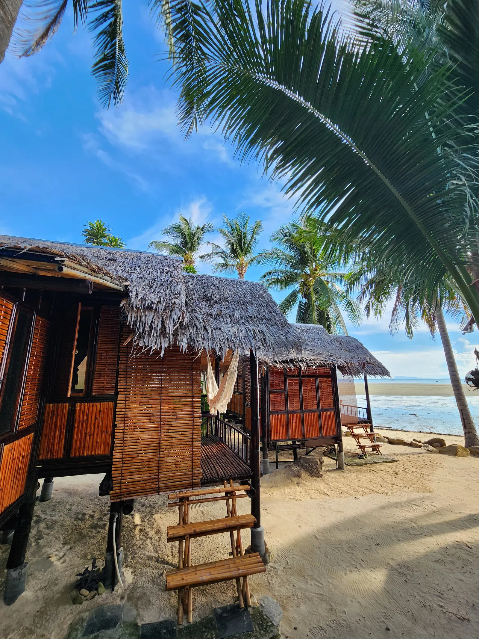 Castaway Beach Bungalows - Beachfront Accommodation on Koh Phangan
